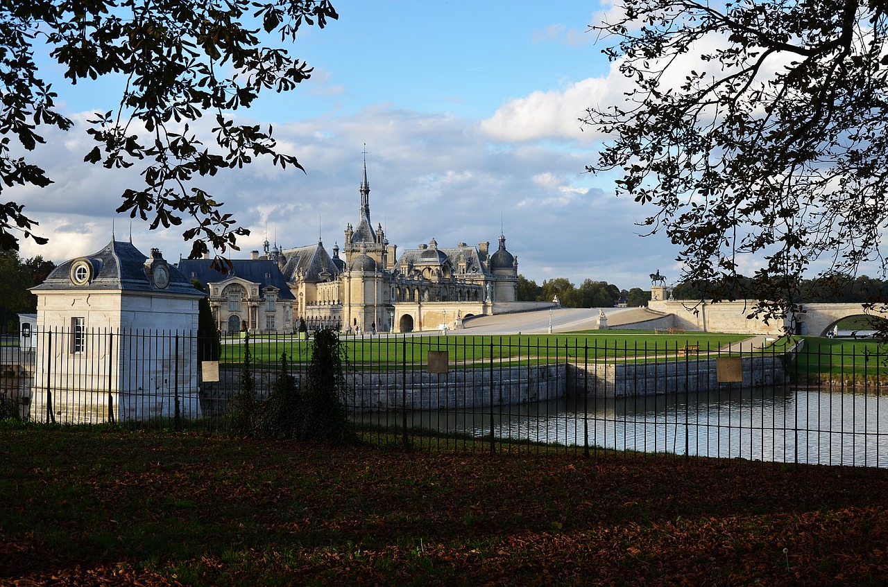 Guided Chantilly Castle Tour - with Paris hotel pick up & return, Tour ...